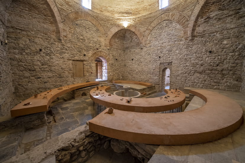 Autostrada Biennale e shndërron historinë në materialin e vet - Ardit ...